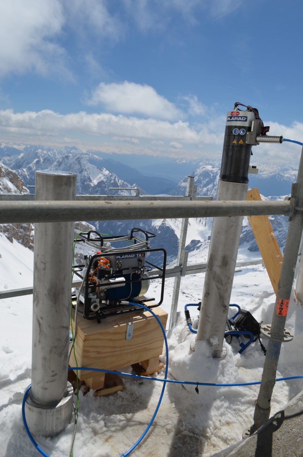 The electric power pack XE1control and tools by Plarad