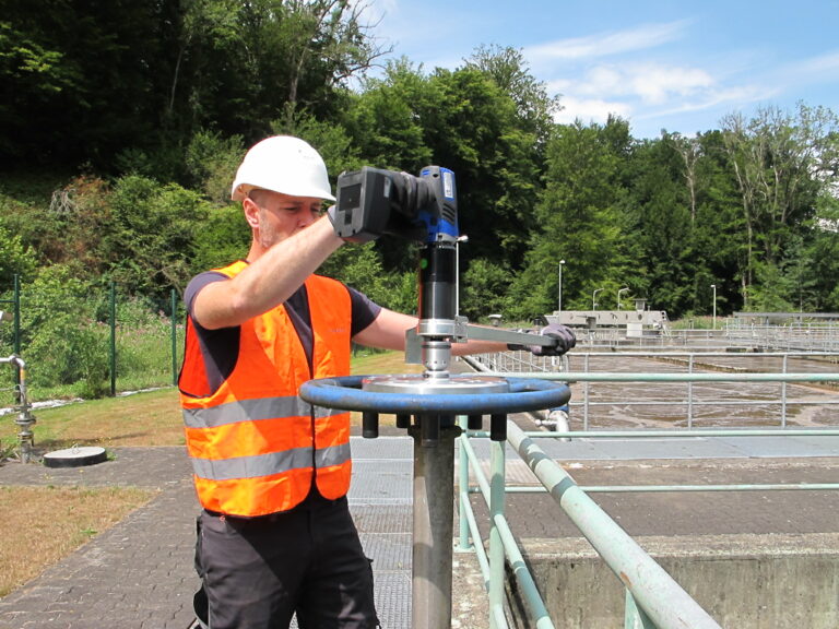 Battery Nutrunner for Every Rotary Movement | Plarad