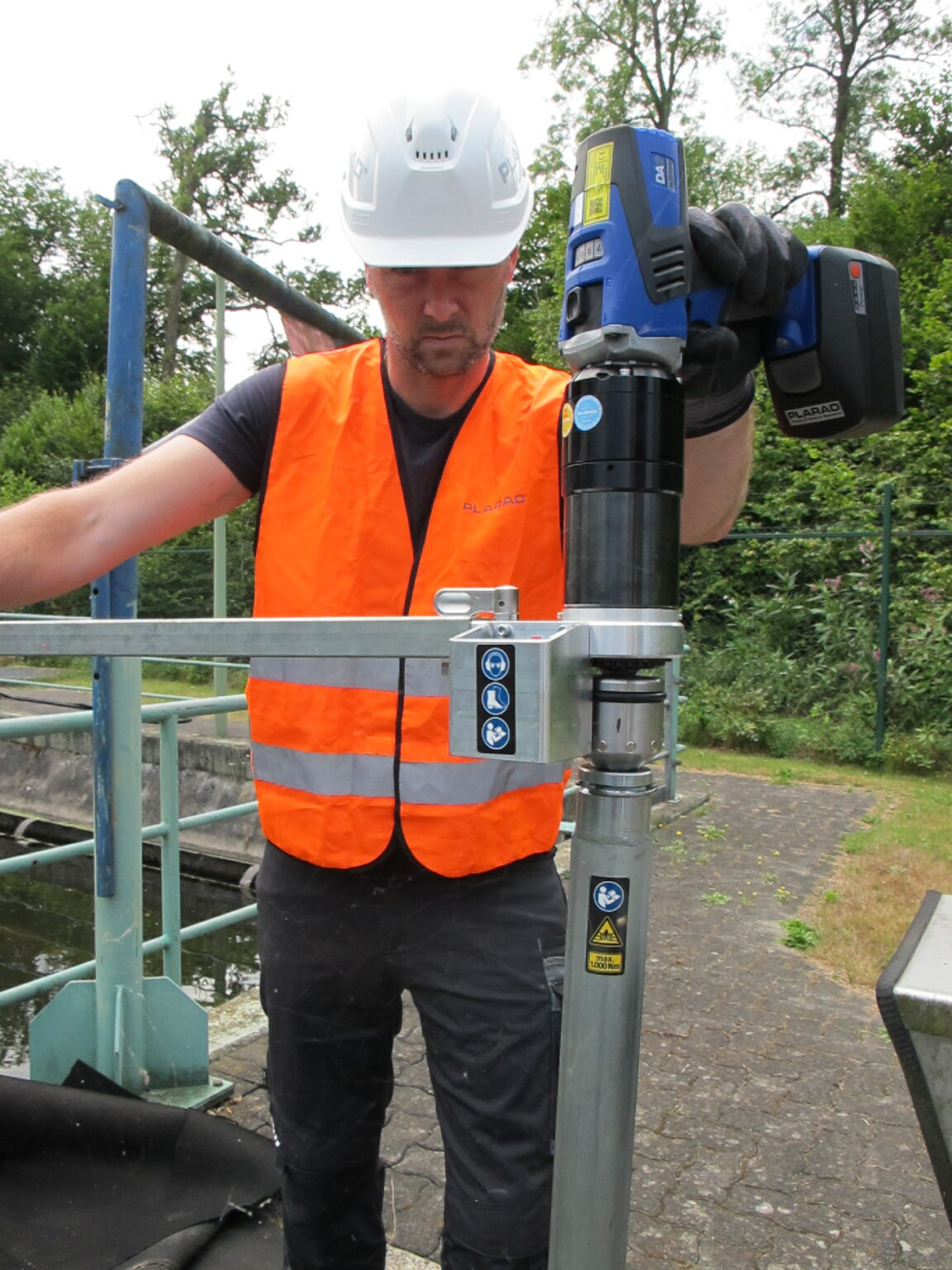 Battery Nutrunner for Every Rotary Movement | Plarad