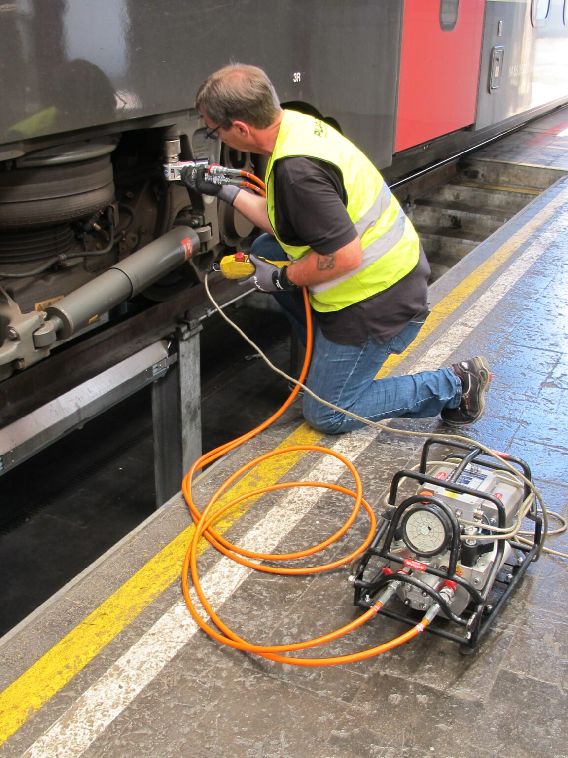 Hydraulic Torque Wrench | Precision & Performance by Plarad