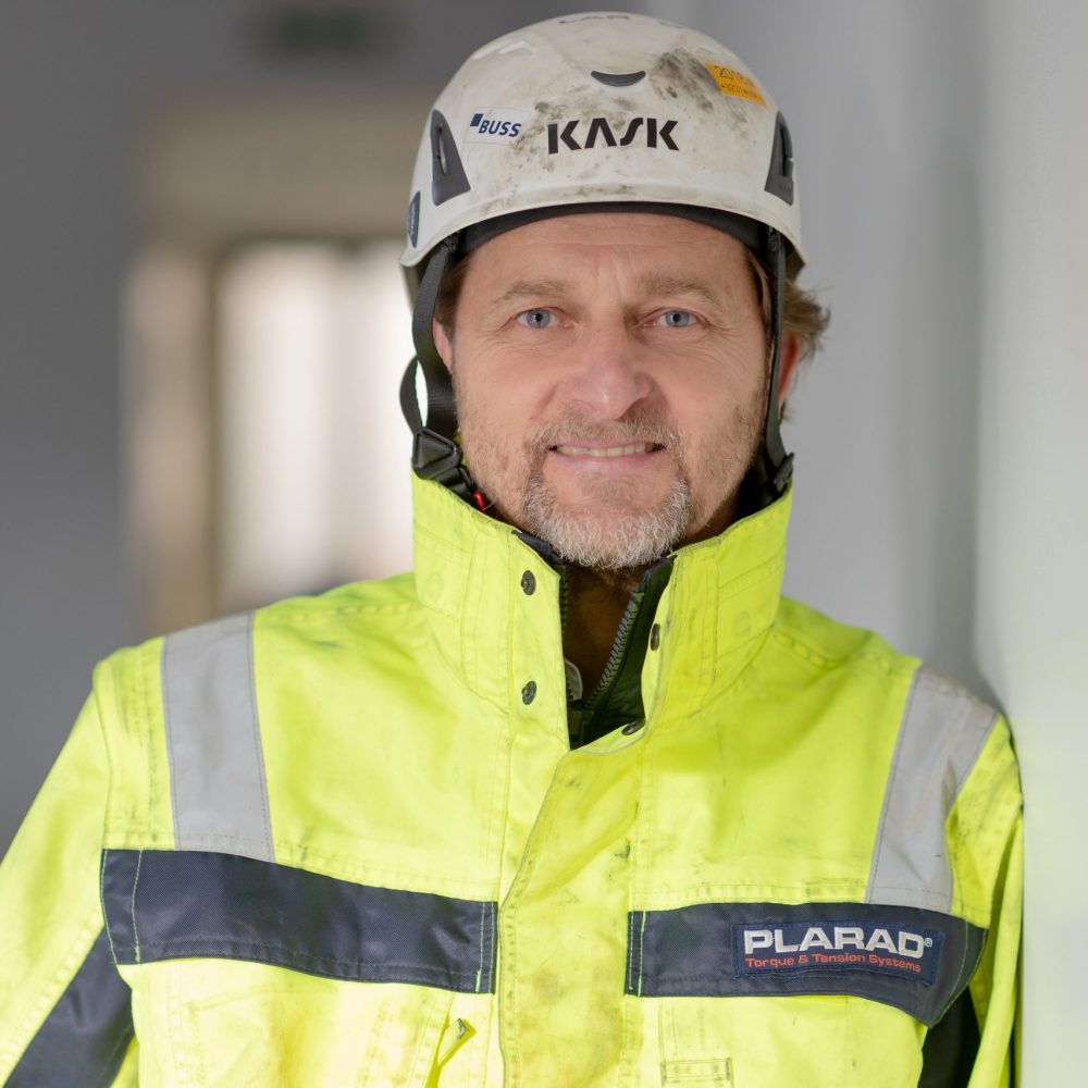 Service around the clock through worldwide sales network